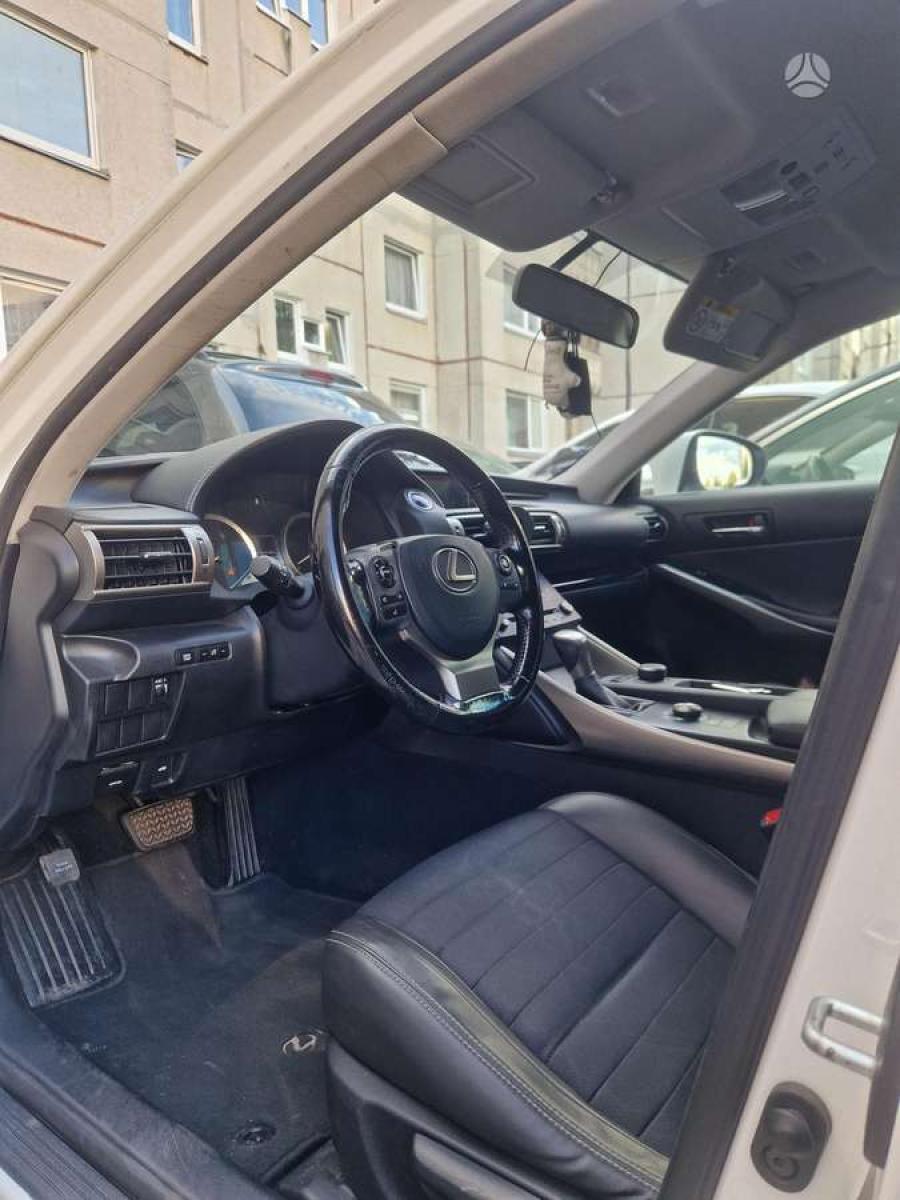 White Lexus LS 300h 2016 in Vilnius, with an engine capacity of 3.00 L and mileage of 245 thousand km for 13800 €, photo 11 on AUTOMOTO.COM.LV