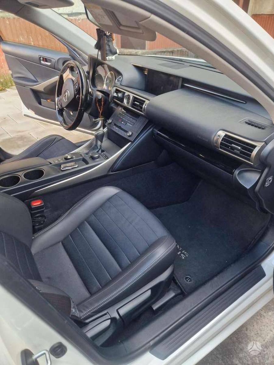 White Lexus LS 300h 2016 in Vilnius, with an engine capacity of 3.00 L and mileage of 245 thousand km for 13800 €, photo 12 on AUTOMOTO.COM.LV