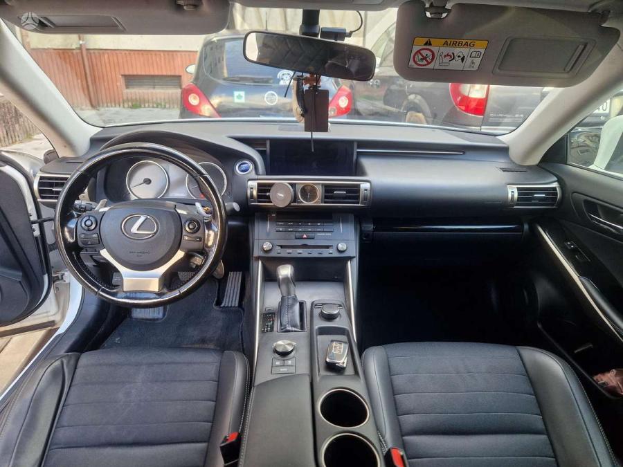 White Lexus LS 300h 2016 in Vilnius, with an engine capacity of 3.00 L and mileage of 245 thousand km for 13800 €, photo 15 on AUTOMOTO.COM.LV