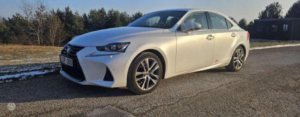 White Lexus LS 300h 2018 in Elektrenai, with an engine capacity of 2.50 L and mileage of 290 thousand km for 14000 €, photo 1 on AUTOMOTO.COM.LV