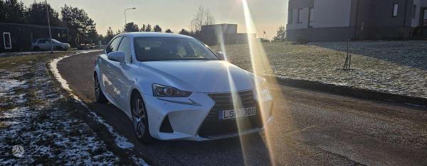White Lexus LS 300h 2018 in Elektrenai, with an engine capacity of 2.50 L and mileage of 290 thousand km for 14000 €, photo 2 on AUTOMOTO.COM.LV