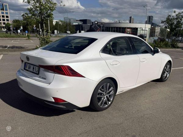 Balts Lexus LS 300h 2018 Viļņa, ar dzinēja tilpumu 2.50 L un nobraukumu 260 tūkst. km par 18000 €, foto 4 vietnē AUTOMOTO.COM.LV
