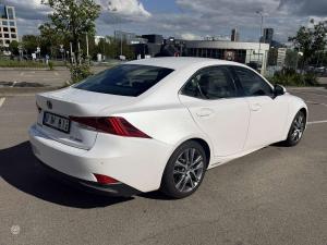 White Lexus LS 300h 2018 in Vilnius, with an engine capacity of 2.50 L and mileage of 260 thousand km for 18000 €, photo 5 on AUTOMOTO.COM.LV