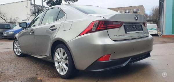 Yellow Lexus LS 300h 2015 in Kaunas, with an engine capacity of 2.50 L and mileage of 270 thousand km for 12499 €, photo 6 on AUTOMOTO.COM.LV