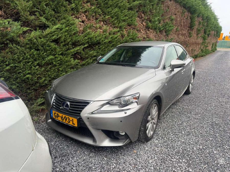 Yellow Lexus LS 300h 2015 in Kaunas, with an engine capacity of 2.50 L and mileage of 265 thousand km for 11999 €, photo 32 on AUTOMOTO.COM.LV