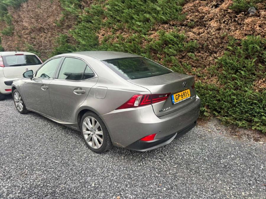Yellow Lexus LS 300h 2015 in Kaunas, with an engine capacity of 2.50 L and mileage of 265 thousand km for 11999 €, photo 33 on AUTOMOTO.COM.LV