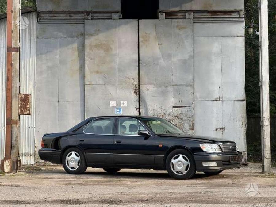 Черный Лексус ЛС 400 1999 в Вильнюс, объемом двигателя 3.97 л и пробегом 270 тыс. км за 12000 €, фото 9 на AUTOMOTO.COM.LV