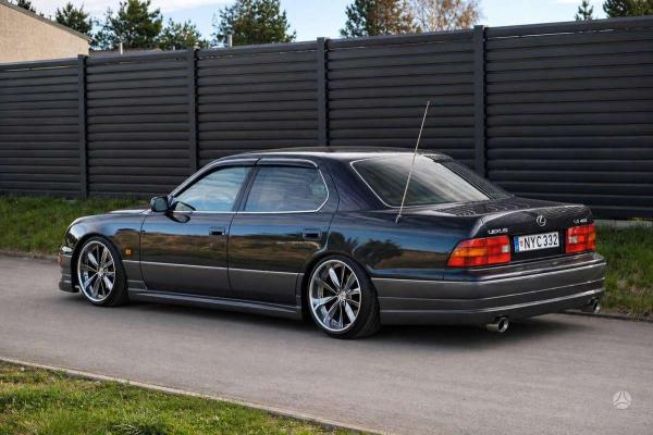 Zils Lexus LS 400 1997 Viļņa, ar dzinēja tilpumu 3.97 L un nobraukumu 447 tūkst. km par 10000 €, foto 2 vietnē AUTOMOTO.COM.LV