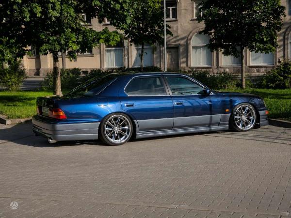 Zils Lexus LS 400 1997 Viļņa, ar dzinēja tilpumu 3.97 L un nobraukumu 447 tūkst. km par 10000 €, foto 3 vietnē AUTOMOTO.COM.LV
