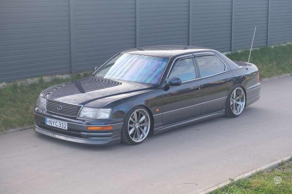 Zils Lexus LS 400 1997 Viļņa, ar dzinēja tilpumu 3.97 L un nobraukumu 447 tūkst. km par 10000 €, foto 5 vietnē AUTOMOTO.COM.LV