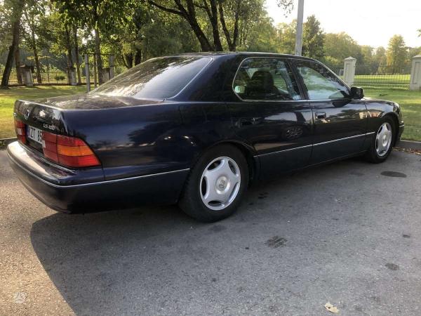Zils Lexus LS 400 1999 Viļņa, ar dzinēja tilpumu 4.00 L un nobraukumu 478 tūkst. km par 6700 €, foto 1 vietnē AUTOMOTO.COM.LV