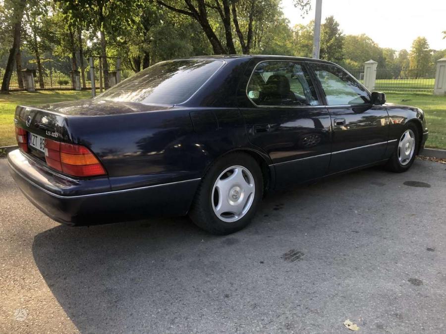 Zils Lexus LS 400 1999 Viļņa, ar dzinēja tilpumu 4.00 L un nobraukumu 478 tūkst. km par 6700 €, foto 1 vietnē AUTOMOTO.COM.LV