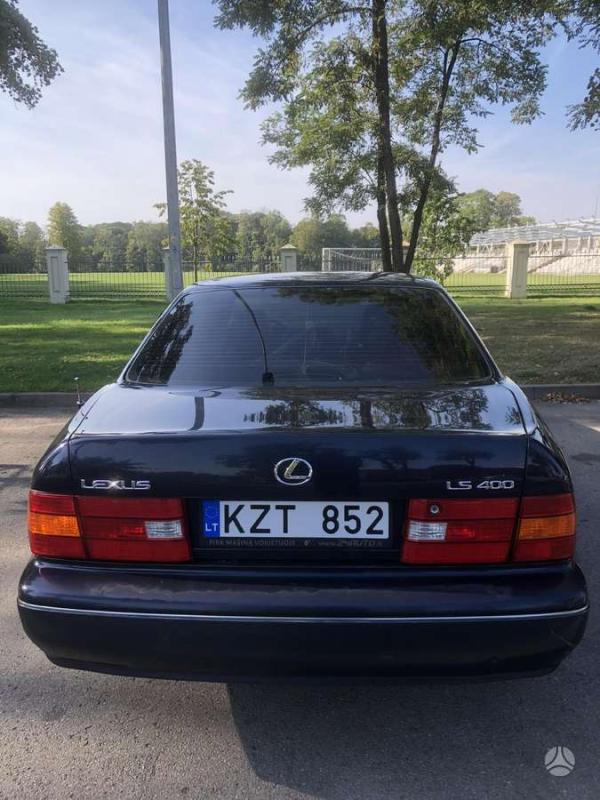 Zils Lexus LS 400 1999 Viļņa, ar dzinēja tilpumu 4.00 L un nobraukumu 478 tūkst. km par 6700 €, foto 2 vietnē AUTOMOTO.COM.LV