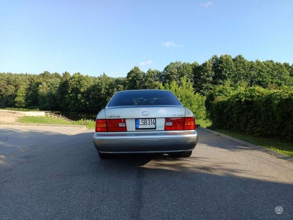 Grey Lexus LS 400 2000 in Vilnius, with an engine capacity of 3.97 L and mileage of 254 thousand km for 8650 €, photo 6 on AUTOMOTO.COM.LV