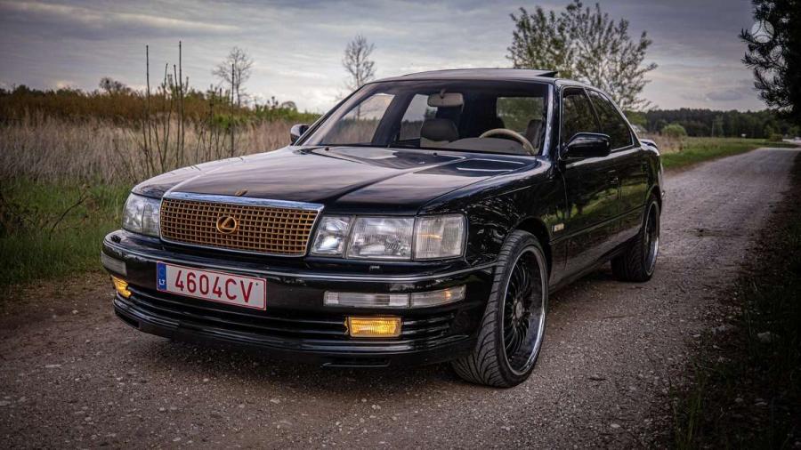 Lexus LS 400 1992 Kauņa, ar dzinēja tilpumu 3.97 L un nobraukumu 300 tūkst. km par 9500 €, foto 1 vietnē AUTOMOTO.COM.LV