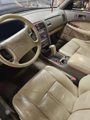 Lexus LS 400 1992 Kauņa, ar dzinēja tilpumu 3.97 L un nobraukumu 300 tūkst. km par 9500 €, foto 8 vietnē AUTOMOTO.COM.LV