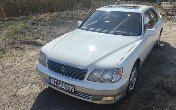 White Lexus LS 400 2000 in Vilnius, with an engine capacity of 4.00 L and mileage of 178 thousand km for 14000 €, photo 5 on AUTOMOTO.COM.LV
