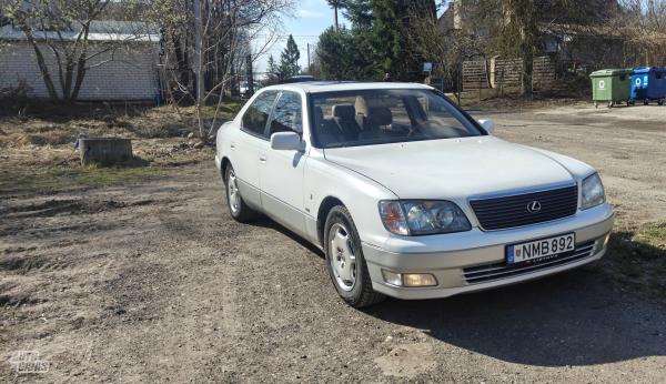 White Lexus LS 400 2000 in Vilnius, with an engine capacity of 4.00 L and mileage of 178 thousand km for 14000 €, photo 6 on AUTOMOTO.COM.LV