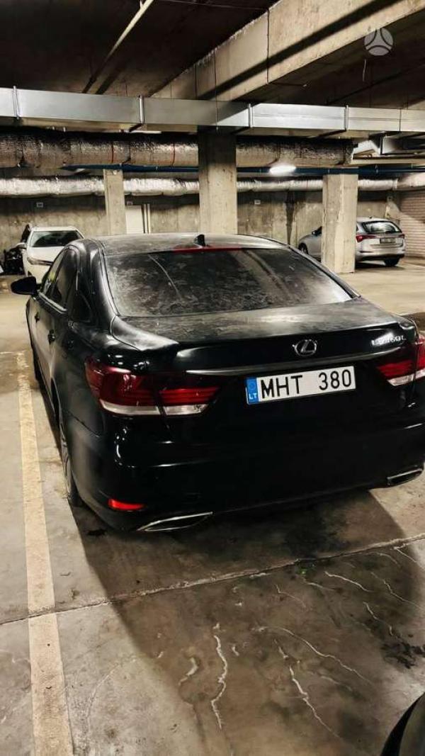 Black Lexus LS 460 2014 in Vilnius, with an engine capacity of 0.00 L and mileage of 220 thousand km for 7400 €, photo 2 on AUTOMOTO.COM.LV