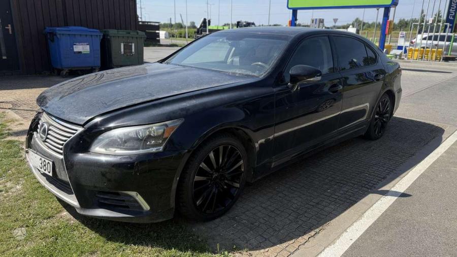 Black Lexus LS 460 2014 in Vilnius, with an engine capacity of 4.60 L and mileage of 220 thousand km for 8400 €, photo 1 on AUTOMOTO.COM.LV