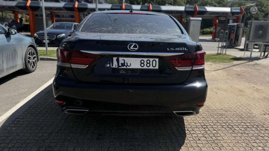 Black Lexus LS 460 2014 in Vilnius, with an engine capacity of 4.60 L and mileage of 220 thousand km for 8400 €, photo 4 on AUTOMOTO.COM.LV