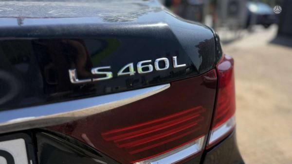 Black Lexus LS 460 2014 in Vilnius, with an engine capacity of 4.60 L and mileage of 220 thousand km for 8400 €, photo 5 on AUTOMOTO.COM.LV
