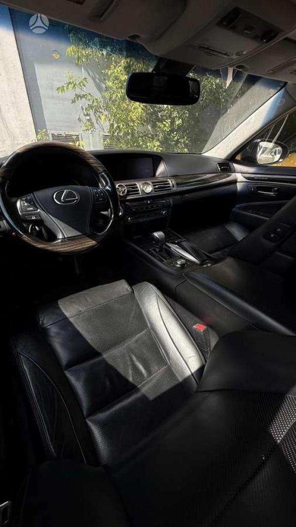 Black Lexus LS 460 2014 in Vilnius, with an engine capacity of 4.60 L and mileage of 220 thousand km for 8400 €, photo 7 on AUTOMOTO.COM.LV