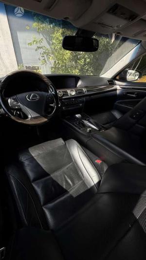 Black Lexus LS 460 2014 in Vilnius, with an engine capacity of 4.60 L and mileage of 220 thousand km for 8400 €, photo 8 on AUTOMOTO.COM.LV
