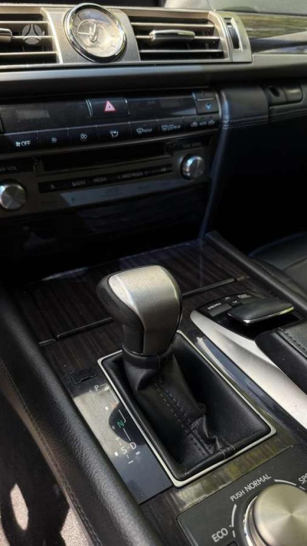 Black Lexus LS 460 2014 in Vilnius, with an engine capacity of 4.60 L and mileage of 220 thousand km for 8400 €, photo 8 on AUTOMOTO.COM.LV