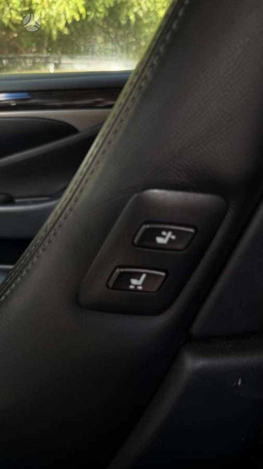 Black Lexus LS 460 2014 in Vilnius, with an engine capacity of 4.60 L and mileage of 220 thousand km for 8400 €, photo 13 on AUTOMOTO.COM.LV