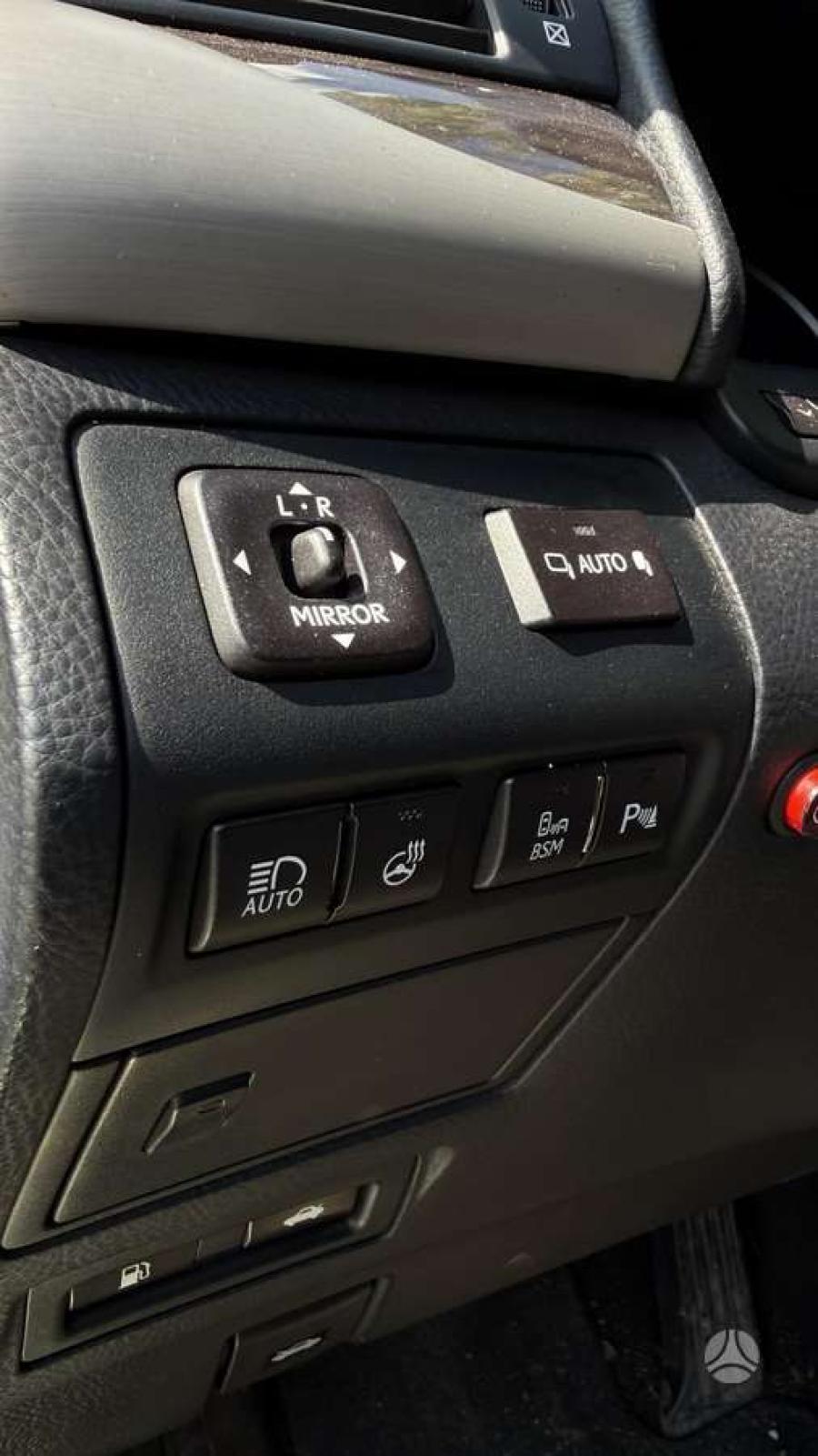 Black Lexus LS 460 2014 in Vilnius, with an engine capacity of 4.60 L and mileage of 220 thousand km for 8400 €, photo 14 on AUTOMOTO.COM.LV