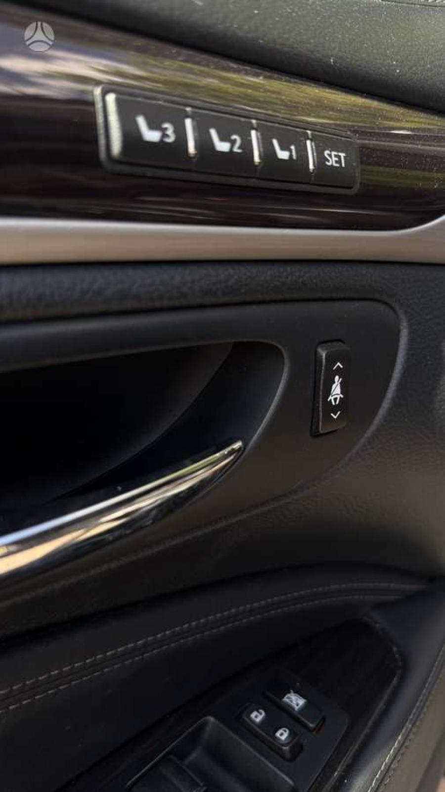 Black Lexus LS 460 2014 in Vilnius, with an engine capacity of 4.60 L and mileage of 220 thousand km for 8400 €, photo 16 on AUTOMOTO.COM.LV