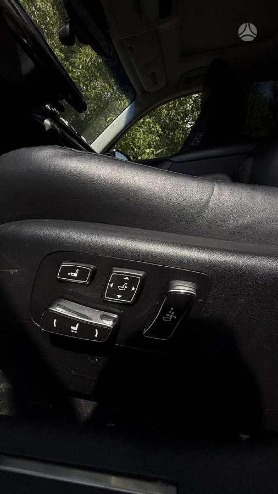Black Lexus LS 460 2014 in Vilnius, with an engine capacity of 4.60 L and mileage of 220 thousand km for 8400 €, photo 18 on AUTOMOTO.COM.LV