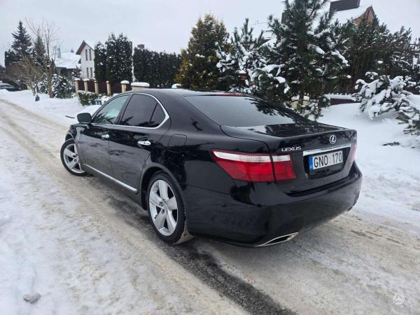 Black Lexus LS 460 2008 in Vilnius, with an engine capacity of 4.61 L and mileage of 310 thousand km for 4450 €, photo 5 on AUTOMOTO.COM.LV