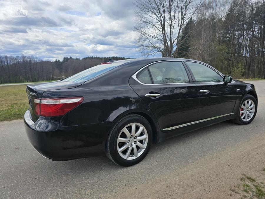 Melns Lexus LS 460 2008 Viļņa, ar dzinēja tilpumu 4.60 L un nobraukumu 285 tūkst. km par 4500 €, foto 6 vietnē AUTOMOTO.COM.LV