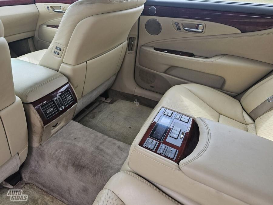 Melns Lexus LS 460 2008 Viļņa, ar dzinēja tilpumu 4.60 L un nobraukumu 285 tūkst. km par 4500 €, foto 14 vietnē AUTOMOTO.COM.LV