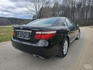Melns Lexus LS 460 2008 Viļņa, ar dzinēja tilpumu 4.60 L un nobraukumu 285 tūkst. km par 3400 €, foto 6 vietnē AUTOMOTO.COM.LV