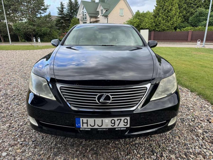 Черный Лексус LS 460 2008 в Шальчининкай, объемом двигателя 4.61 л и пробегом 280 тыс. км за 2600 €, фото 4 на AUTOMOTO.COM.LV