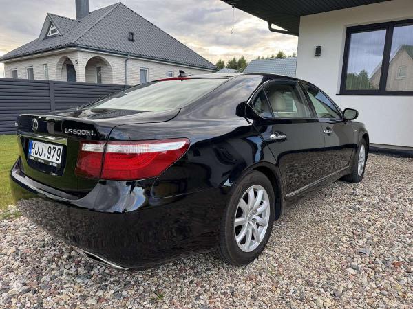 Black Lexus LS 460 2008 in Salcininkai, with an engine capacity of 4.61 L and mileage of 280 thousand km for 2600 €, photo 4 on AUTOMOTO.COM.LV