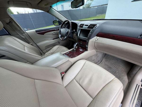Black Lexus LS 460 2008 in Salcininkai, with an engine capacity of 4.61 L and mileage of 280 thousand km for 2600 €, photo 10 on AUTOMOTO.COM.LV