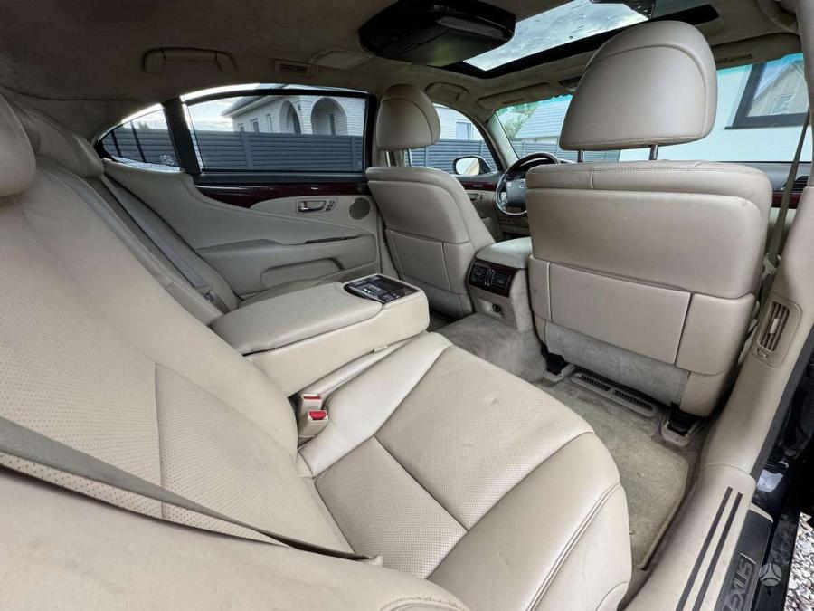 Черный Лексус LS 460 2008 в Шальчининкай, объемом двигателя 4.61 л и пробегом 280 тыс. км за 2600 €, фото 12 на AUTOMOTO.COM.LV
