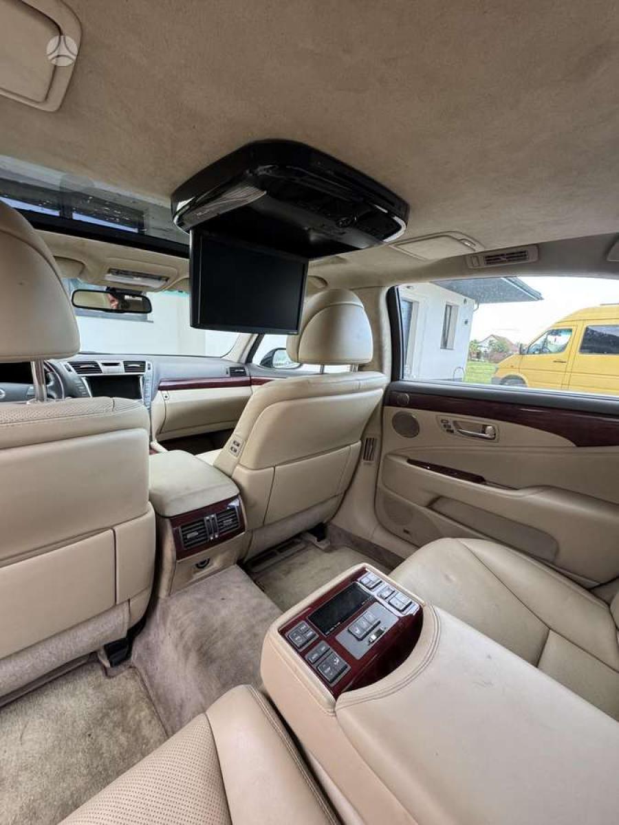 Черный Лексус LS 460 2008 в Шальчининкай, объемом двигателя 4.61 л и пробегом 280 тыс. км за 2600 €, фото 13 на AUTOMOTO.COM.LV