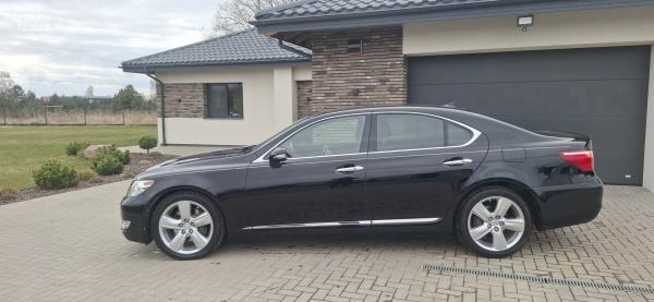 Melns Lexus LS 460 2011 Viļņa, ar dzinēja tilpumu 4.60 L un nobraukumu 110 tūkst. km par 13500 €, foto 3 vietnē AUTOMOTO.COM.LV
