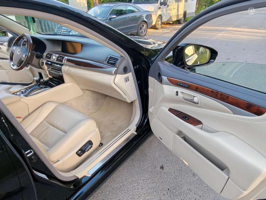 Melns Lexus LS 460 2015 Šauļi, ar dzinēja tilpumu 4.61 L un nobraukumu 349 tūkst. km par 14900 €, foto 16 vietnē AUTOMOTO.COM.LV