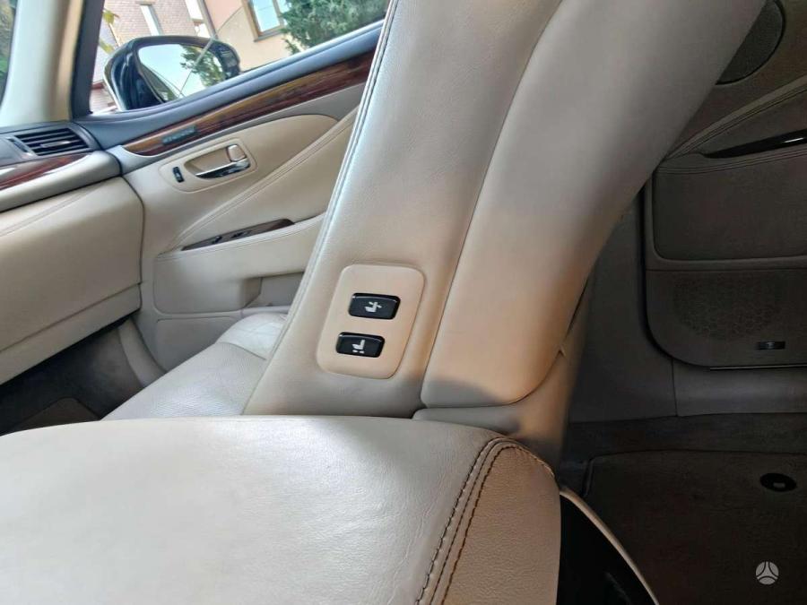 Melns Lexus LS 460 2015 Šauļi, ar dzinēja tilpumu 4.61 L un nobraukumu 349 tūkst. km par 14900 €, foto 18 vietnē AUTOMOTO.COM.LV