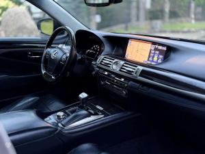 Черный Лексус LS 460 2015 в Вильнюс, объемом двигателя 4.61 л и пробегом 230 тыс. км за 11850 €, фото 61 на AUTOMOTO.COM.LV