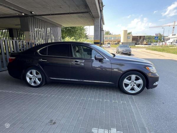 Brūns Lexus LS 460 2007 Viļņa, ar dzinēja tilpumu 4.61 L un nobraukumu 400 tūkst. km par 3450 €, foto 3 vietnē AUTOMOTO.COM.LV