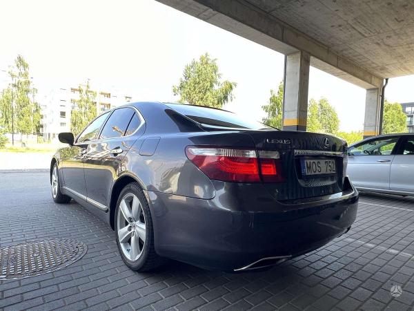 Brūns Lexus LS 460 2007 Viļņa, ar dzinēja tilpumu 4.61 L un nobraukumu 400 tūkst. km par 3450 €, foto 5 vietnē AUTOMOTO.COM.LV