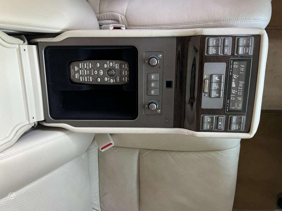 Коричневый Лексус LS 460 2007 в Вильнюс, объемом двигателя 4.61 л и пробегом 400 тыс. км за 3450 €, фото 12 на AUTOMOTO.COM.LV