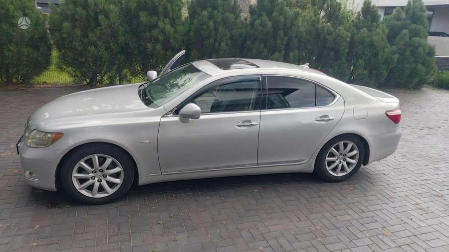 Pelēks Lexus LS 460 2007 Kauņa, ar dzinēja tilpumu 4.61 L un nobraukumu 243 tūkst. km par 8900 €, foto 3 vietnē AUTOMOTO.COM.LV